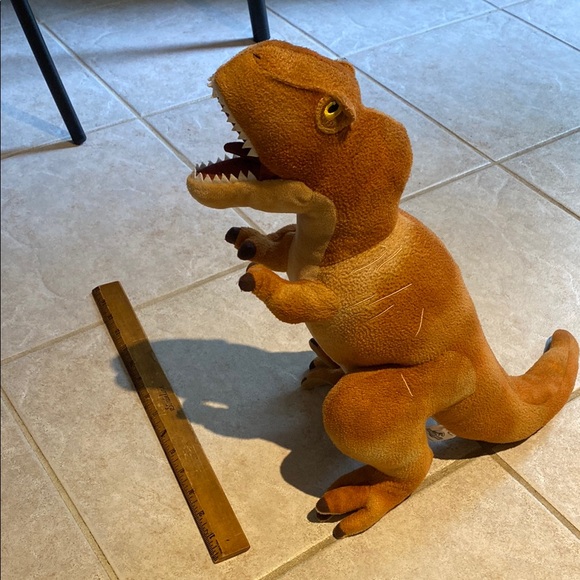 Universal Studio | Toys | Universal Studios Exclusive Jurassic World ...